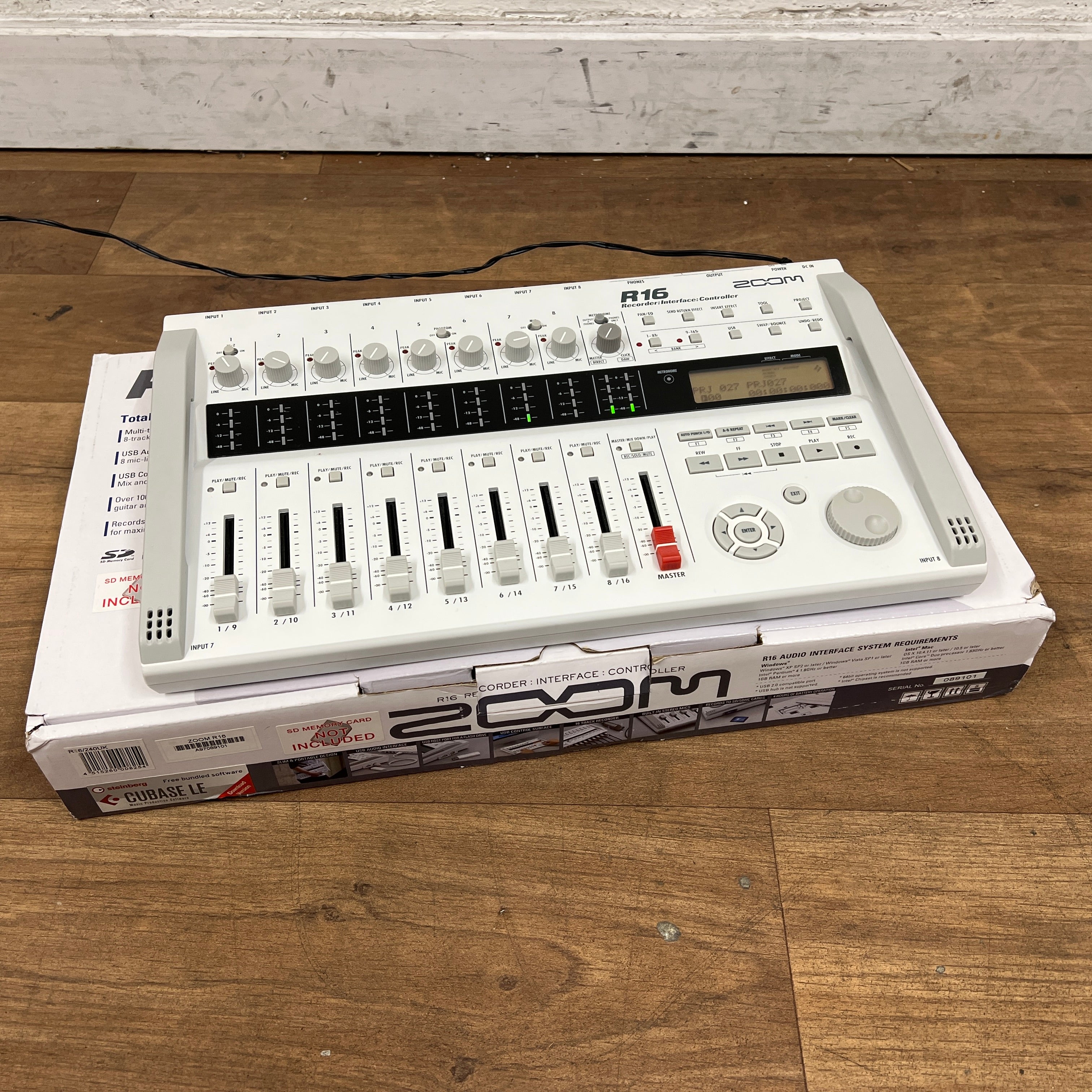 Zoom R16 Multitrack Recorder Audio Interface Controller: Serial No ...